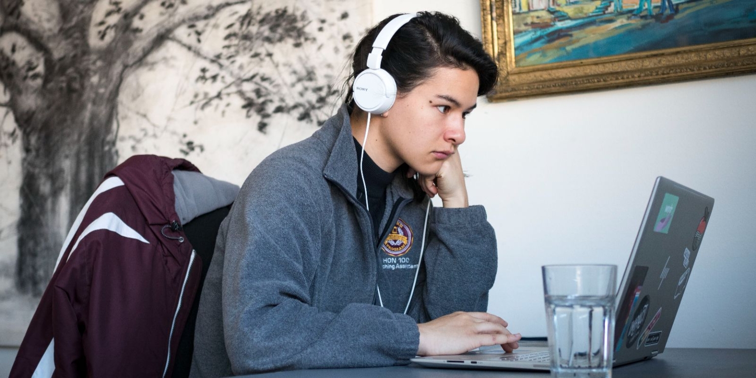 What is a Hybrid Internship? - Roots Interns